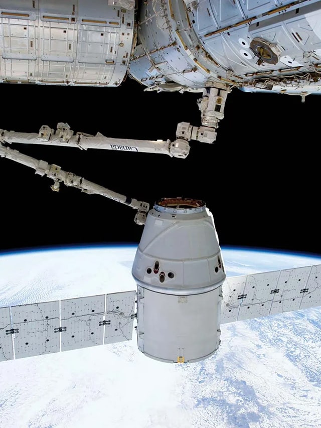 5 Fascinating Facts About SpaceX » The Buzz News